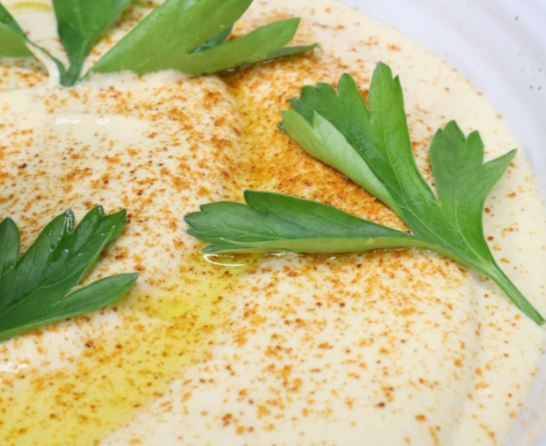 The BEST Classic Homemade Hummus